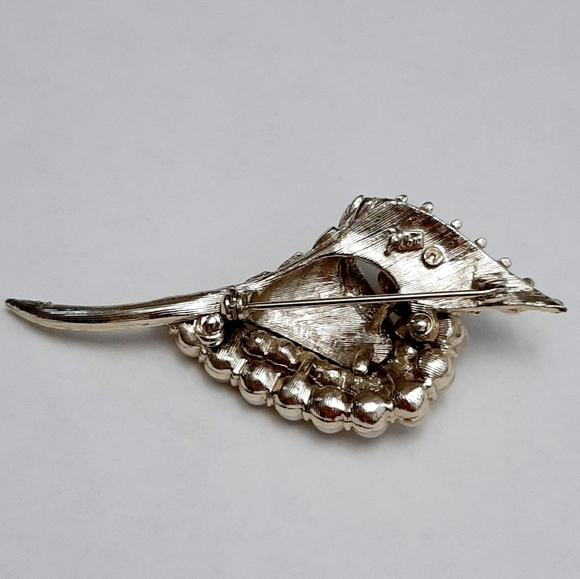Coro | Jewelry | Vintage Coro Brooch Pin Conch Shell Pearls Gold | Poshmark
